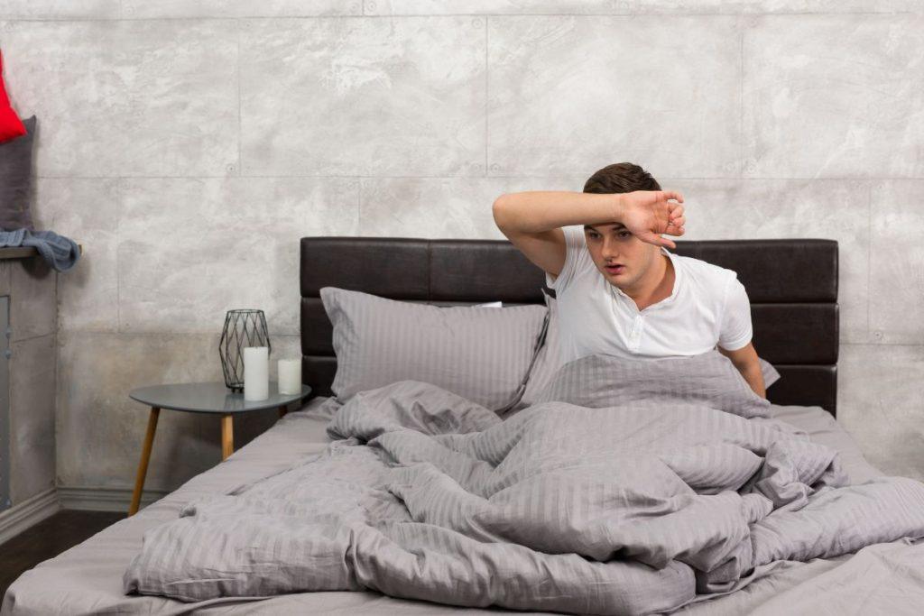 Kaip miegoti karštyje: 6 patarimai, kaip pasiekti kokybišką miegą